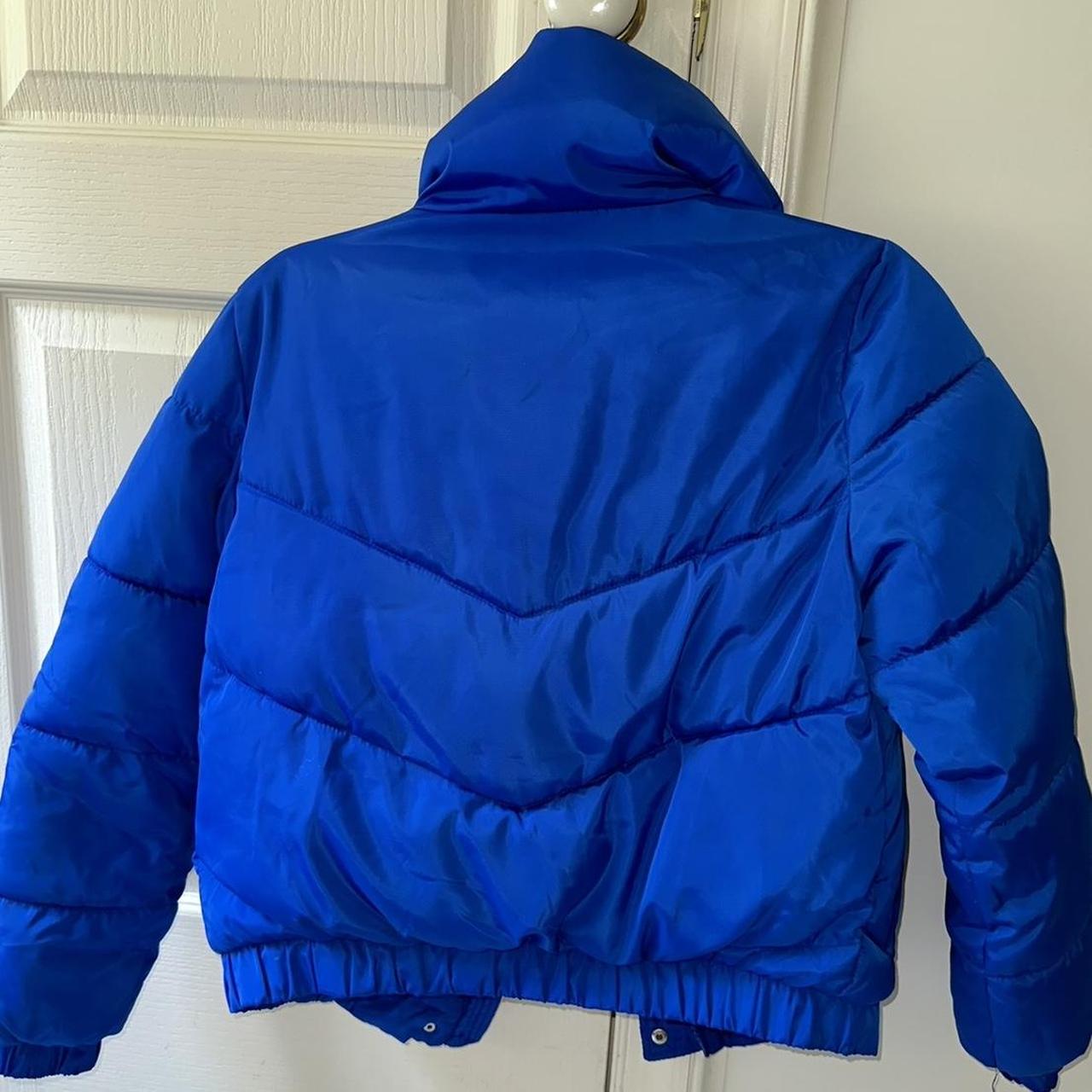 Cropped royal blue puffer coat - Depop