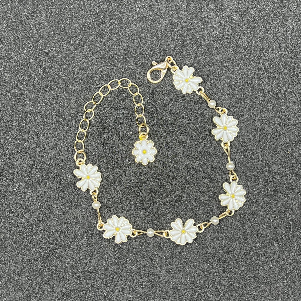 Daisy flower gold chain bracelet with pearl... - Depop
