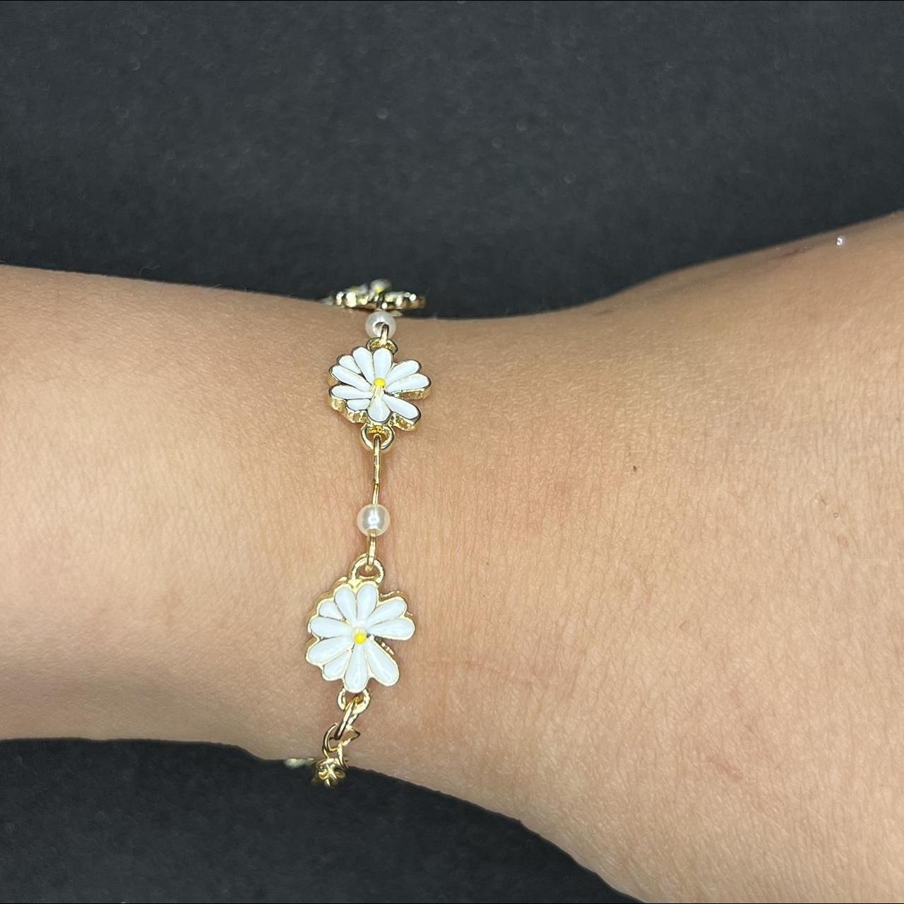 Daisy flower gold chain bracelet with pearl... - Depop