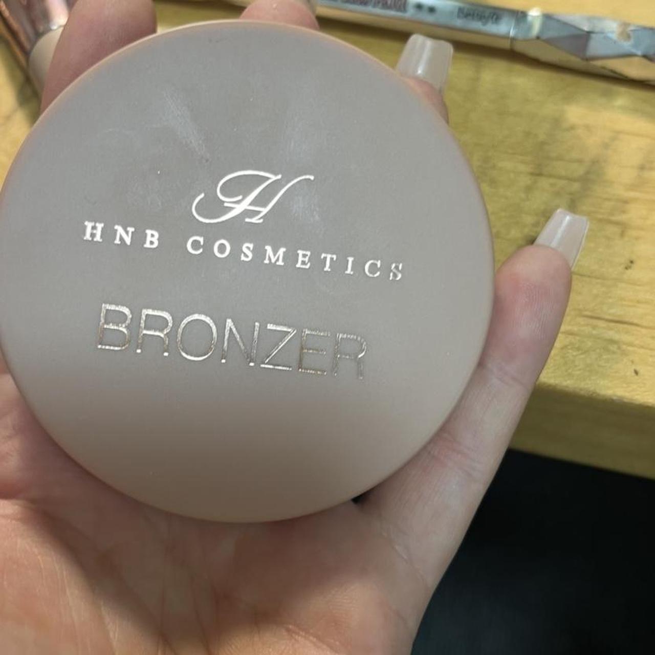 HNB cosmetics bronzer- £14 Medium deep shade Never... - Depop