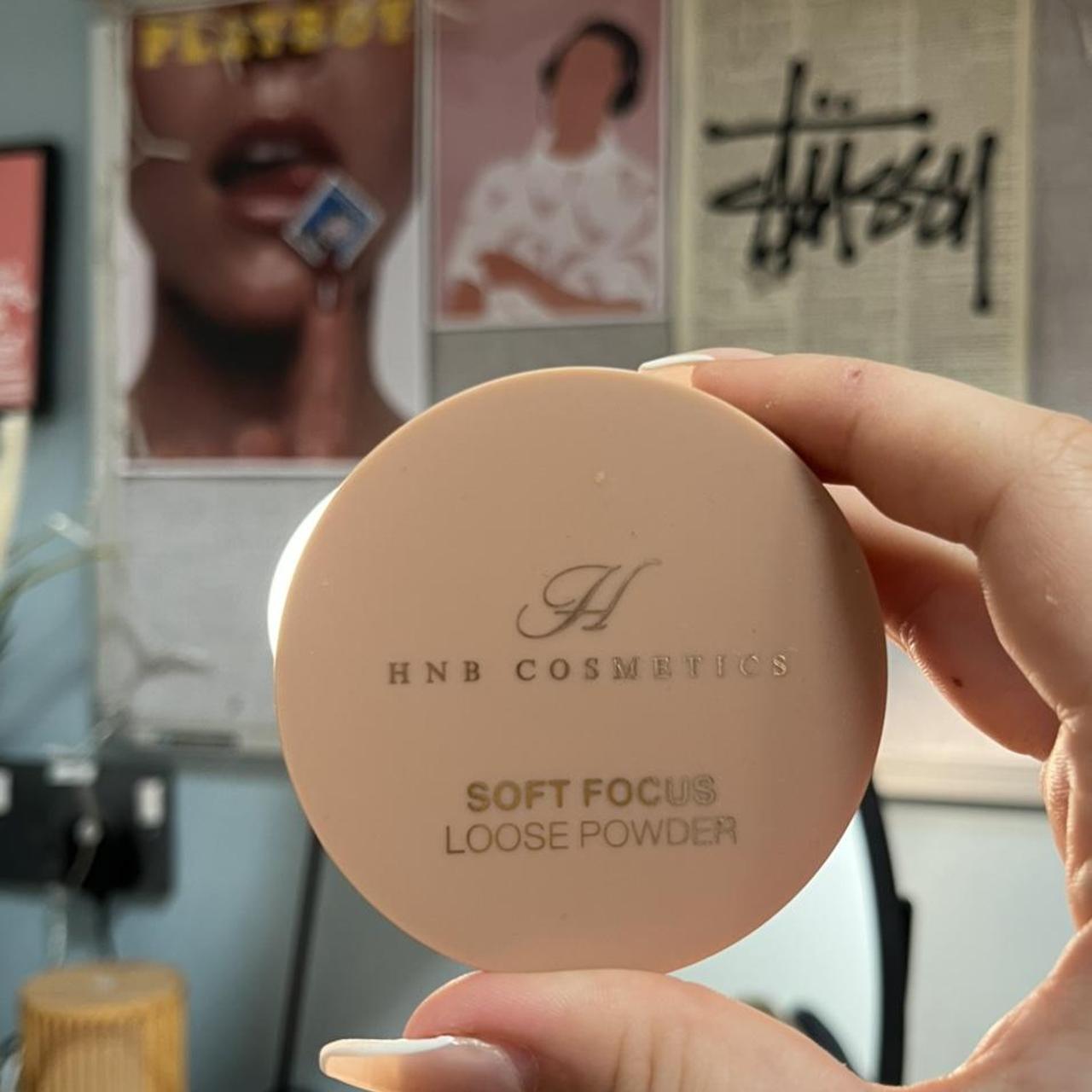 HNB cosmetics -loose powder Medium tan shade £13.50... - Depop