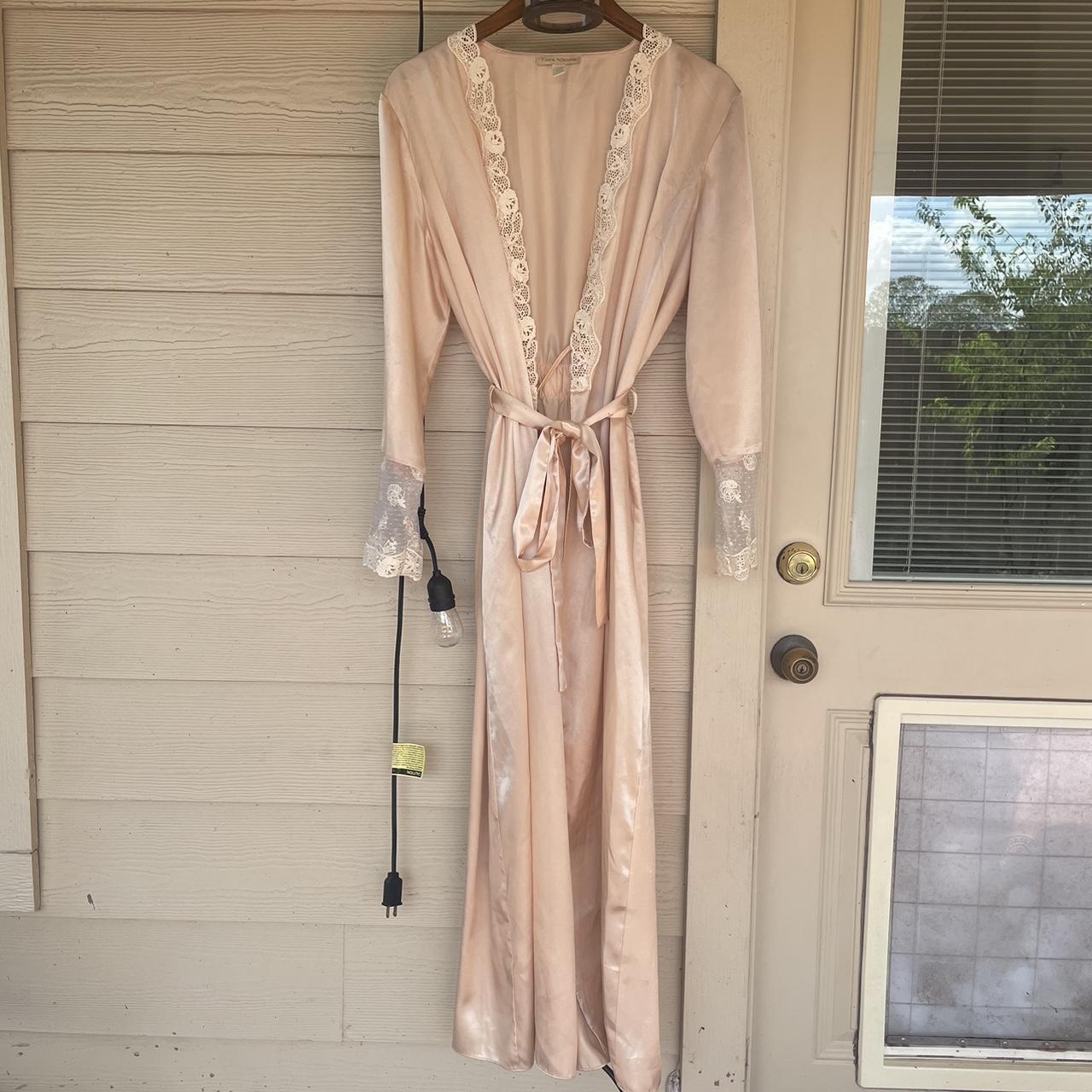 Vintage Flora Nikrooz peachy robe 🎀 I feel like a... - Depop