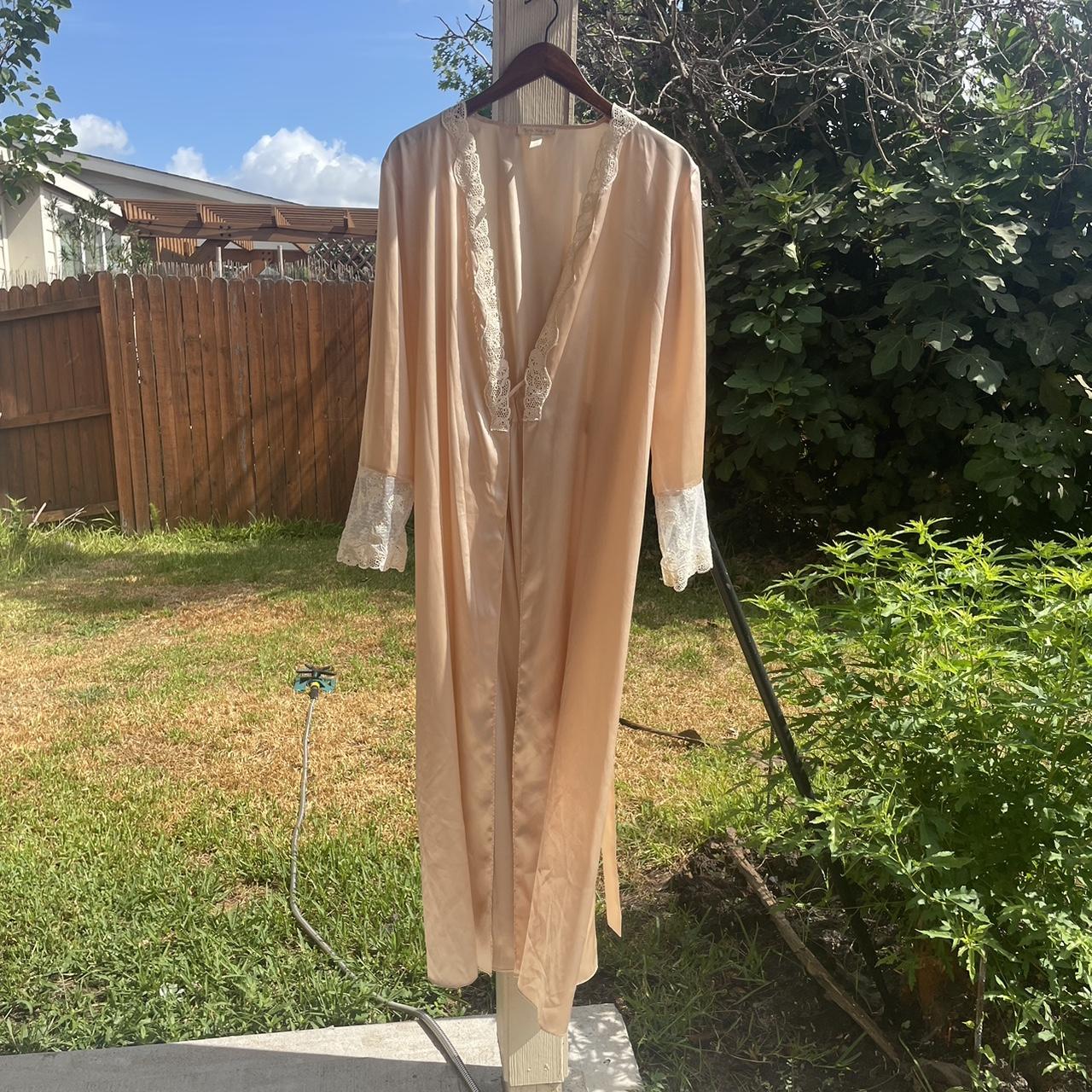 Vintage Flora Nikrooz peachy robe 🎀 I feel like a... - Depop