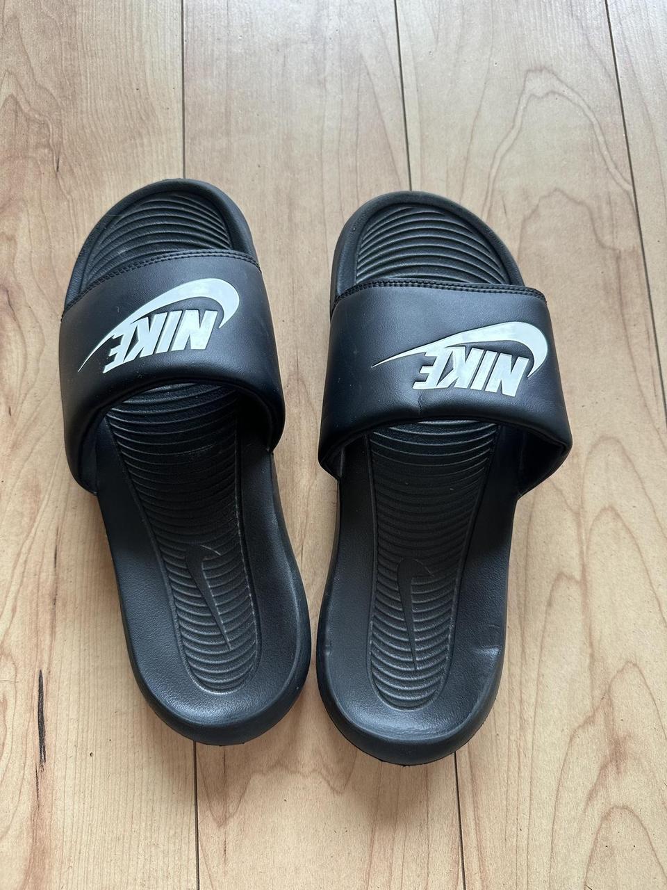 NIKE SLIDES SIZE 8M - Depop