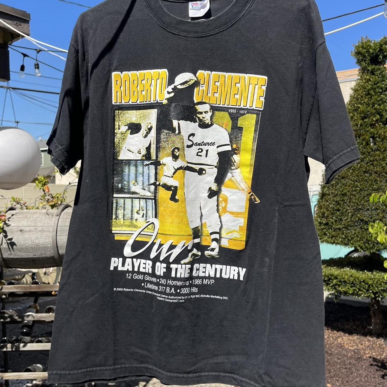 ROBERTO CLEMENTE TSHIRT Vintage T-shirt, has a small... - Depop