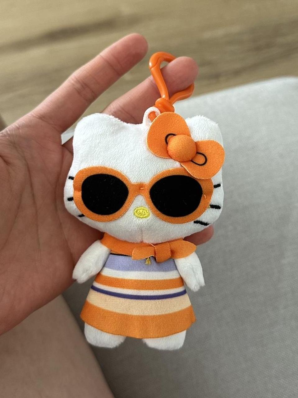 Hello Kitty Groovy Keychain #sanrio #hellokitty - Depop