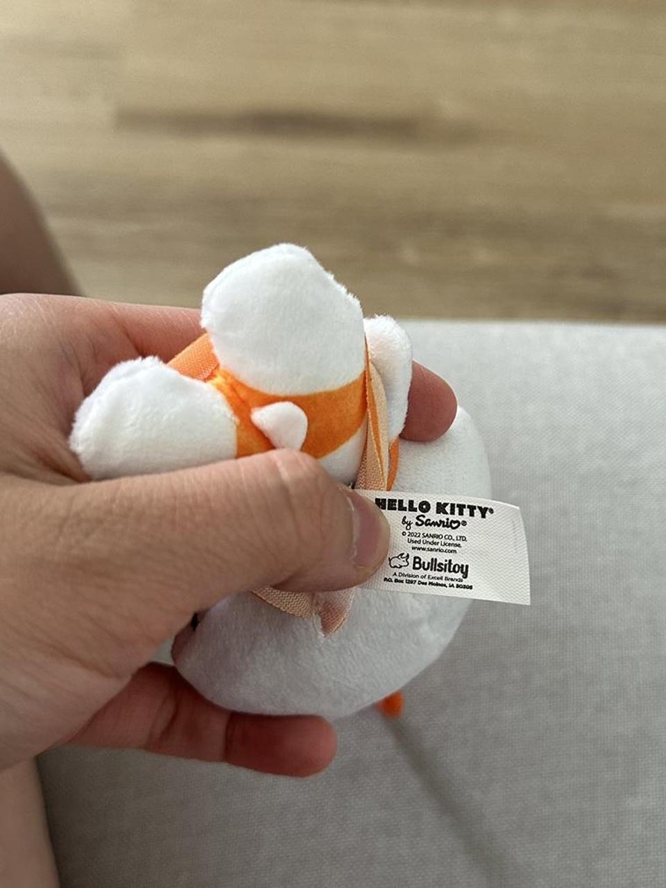 Hello Kitty Groovy Keychain #sanrio #hellokitty - Depop