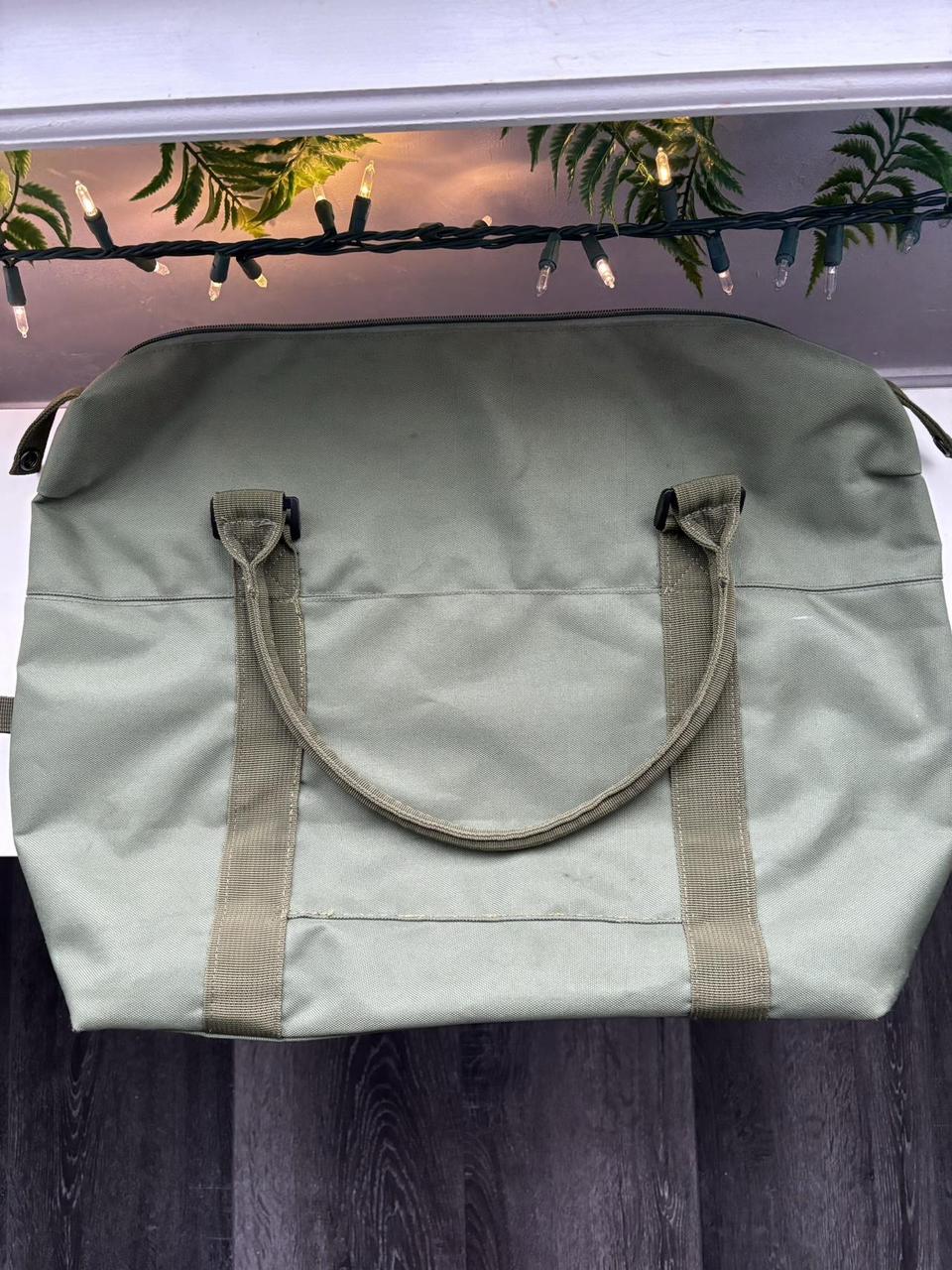 Herschel army green tote bag •great condition •no... - Depop