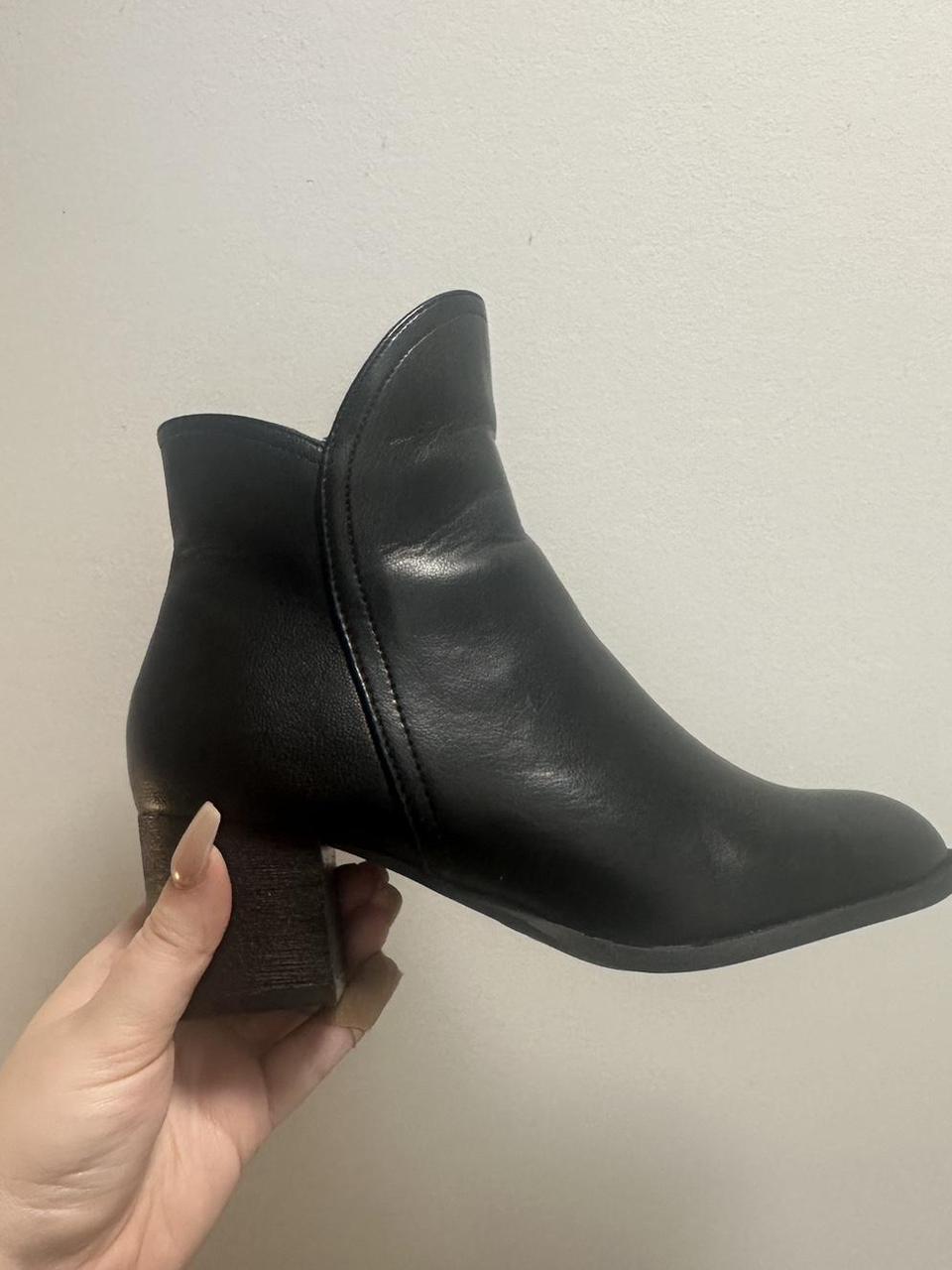 Vybe Orca Size 7 Boots in Black from Spendless Shoes... - Depop