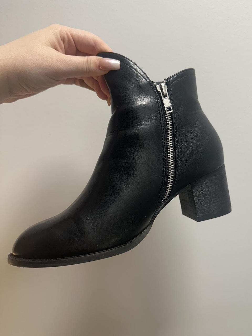 Vybe Orca Size 7 Boots in Black from Spendless Shoes... - Depop