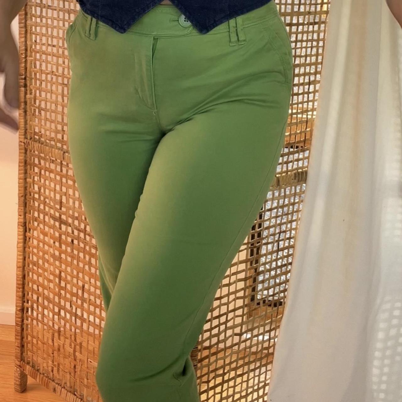 🥑 Picnic-ready vibrant green pedal pusher capris... | Depop