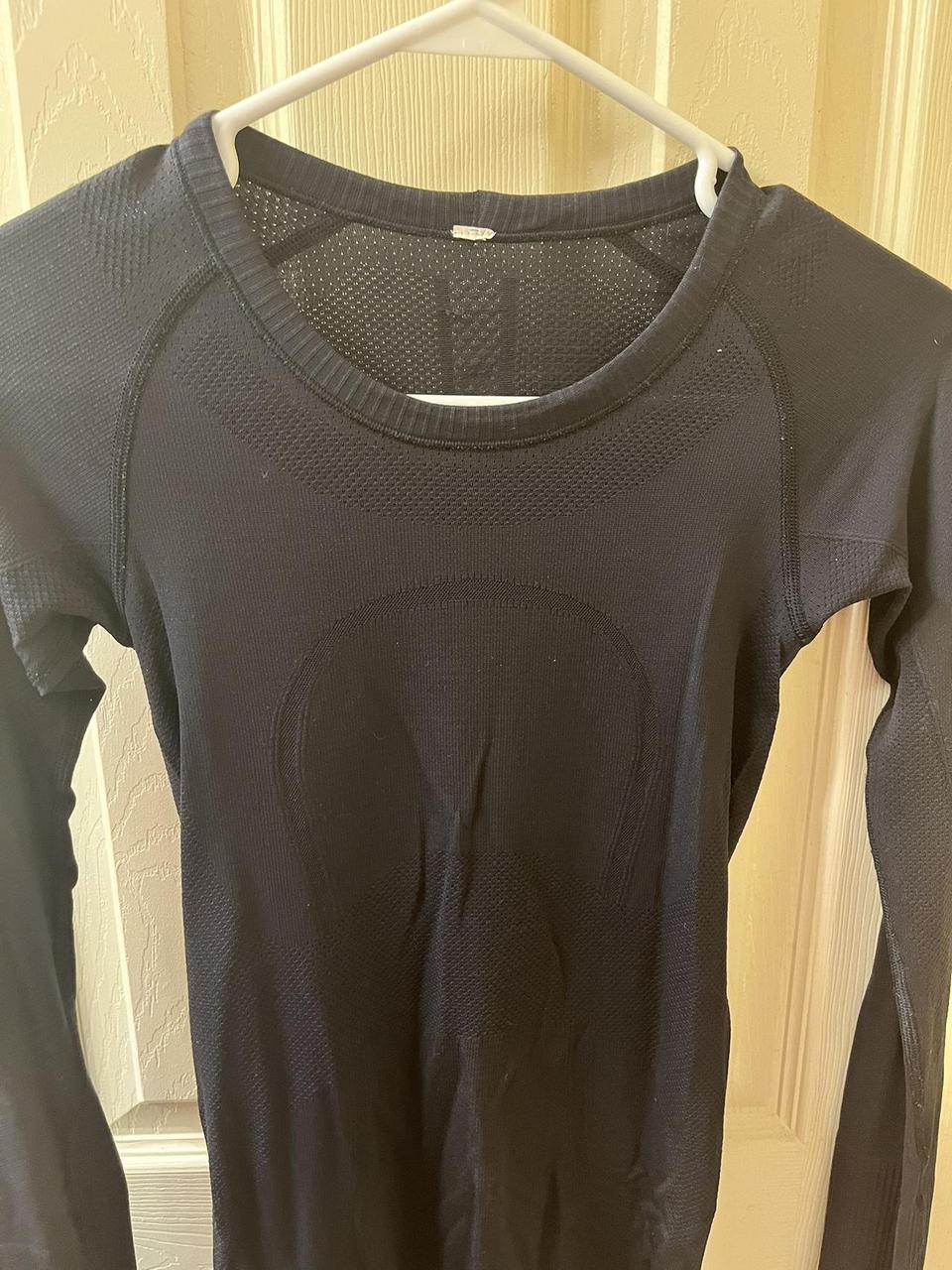 Lululemon navy swifty tech long, size 2 - Depop