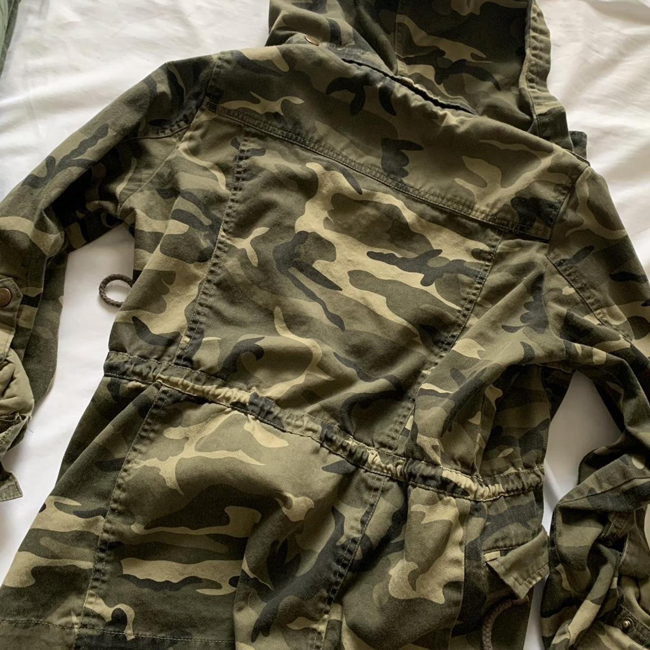 Very cute camo coat with waist cinch, removable... | Depop