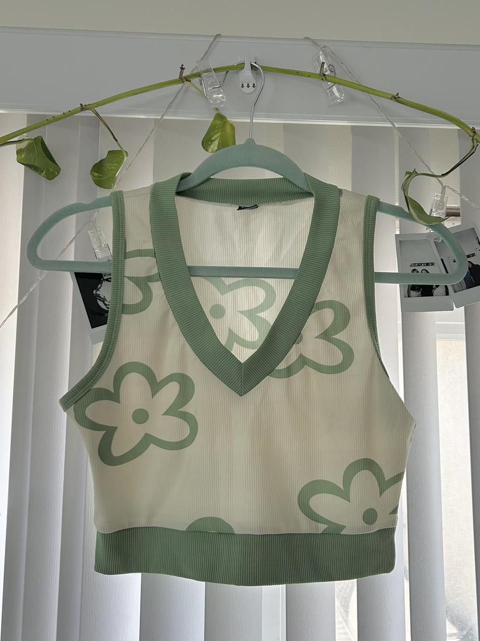 Green Flower Top #croptop #flowers #green - Depop