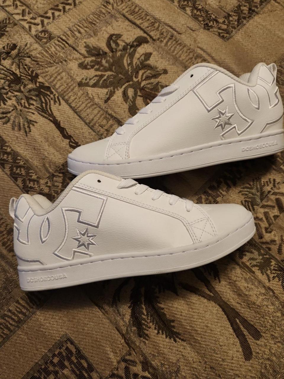 White DC shoes Like new Hardly ever used Size 8.5... - Depop