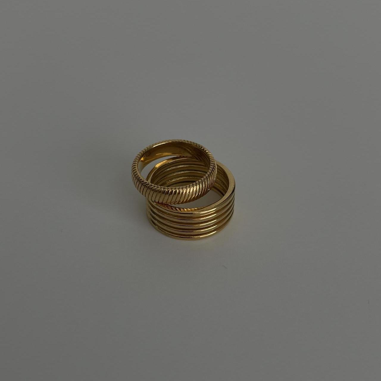 Set of 2 gold tone rings #goldjewelry | Depop