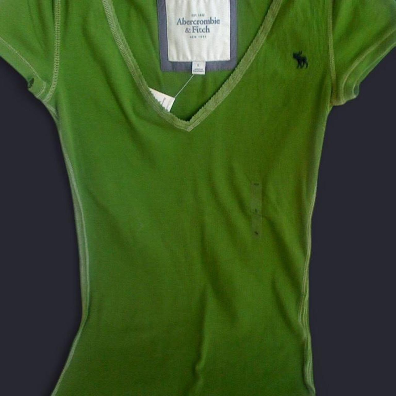 💚 forest green abercrombie & fitch v neck tee