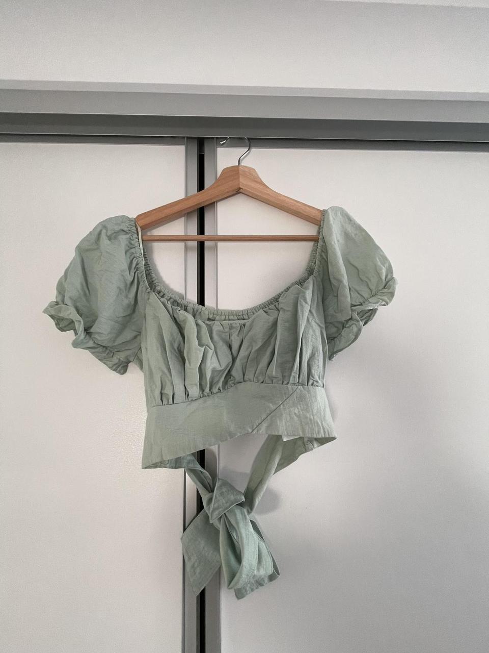 Dotti pastel green puff sleeve cropped top with back... - Depop