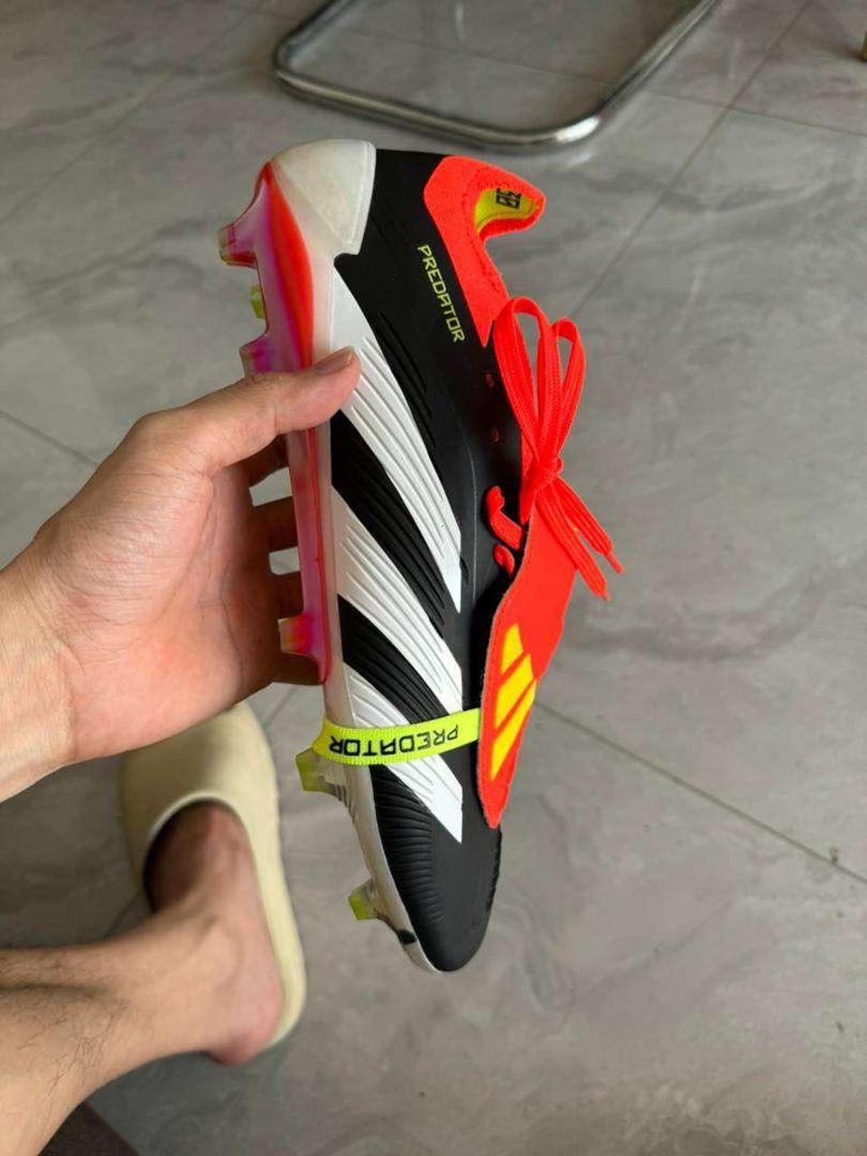 New predators 24/25 og couler way - Depop