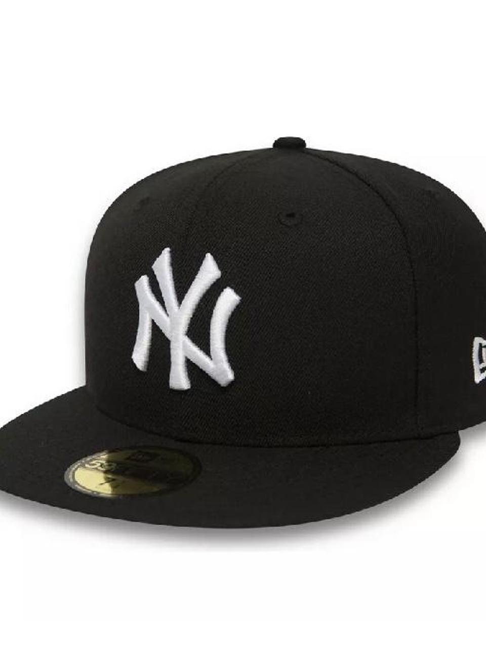 New York Yankees Essential Black 59FIFTY Cap size:7... - Depop