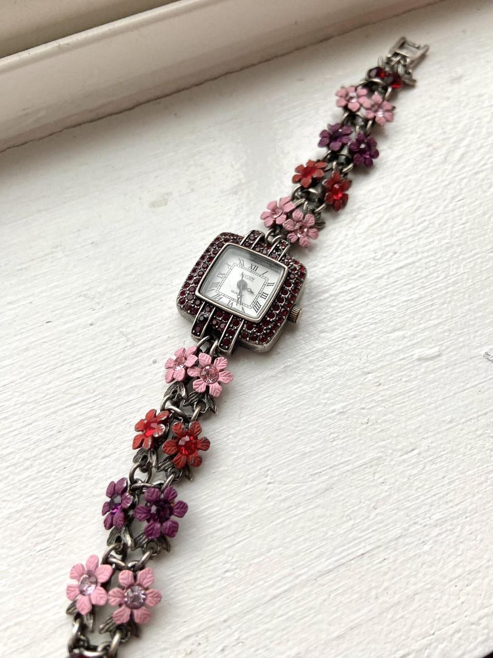 Vintage flower watch 🌸🌺 This silver tone watch has... - Depop