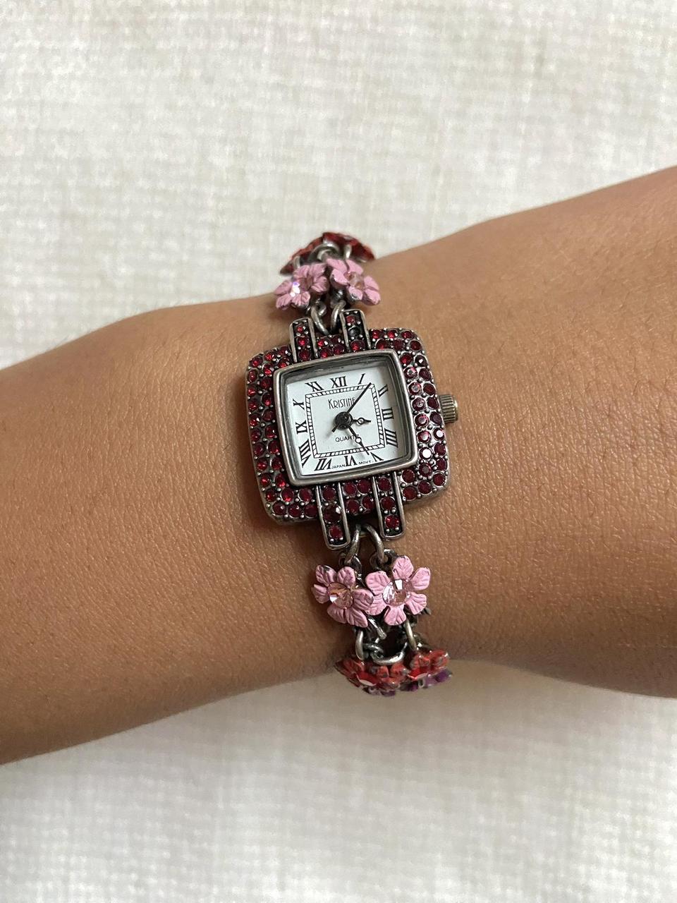 Vintage flower watch 🌸🌺 This silver tone watch has... - Depop