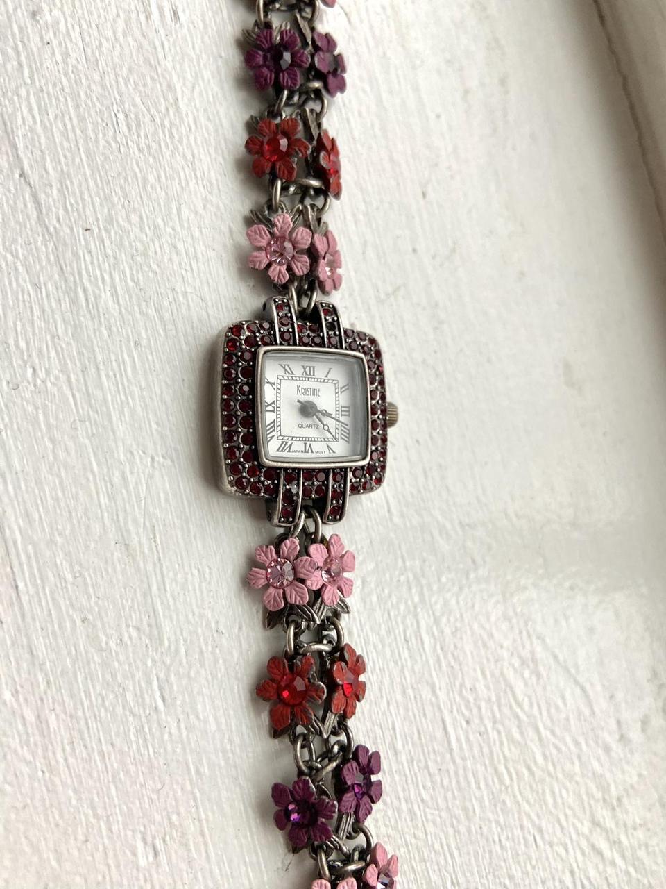 Vintage flower watch 🌸🌺 This silver tone watch has... - Depop