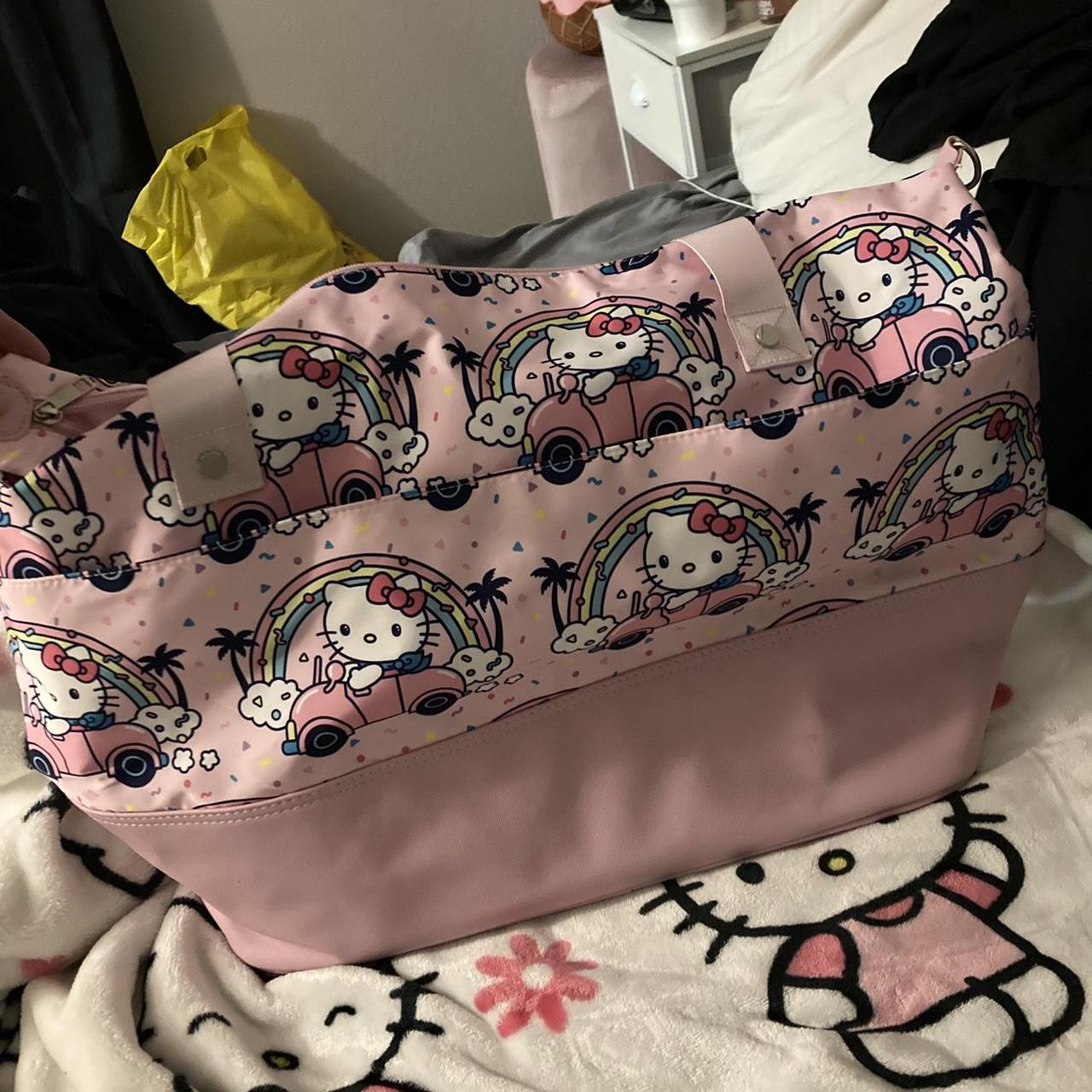 brand new hello kitty duffel bag💓it’s huge - Depop