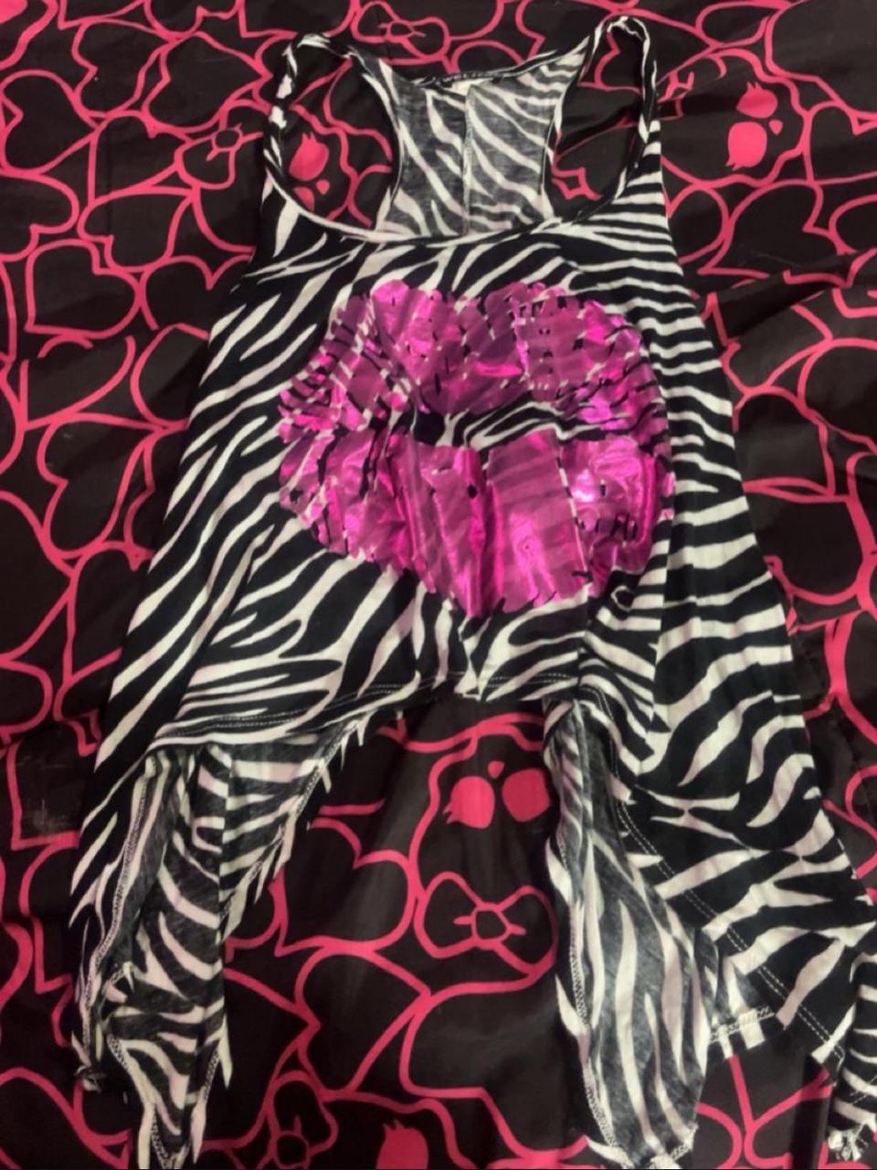 Cute trash y2k zebra crop shirt 💕 size medium but... - Depop