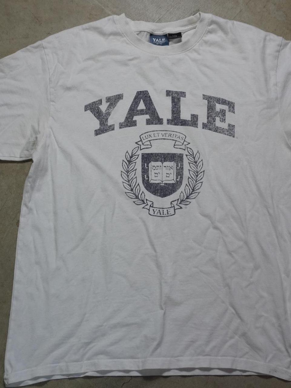 Yale University tee - Depop