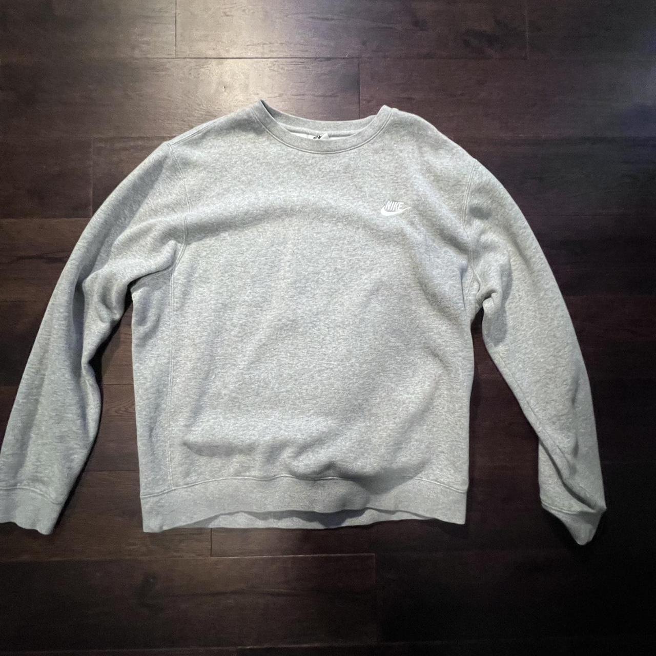 Nike grey crewneck M - Depop