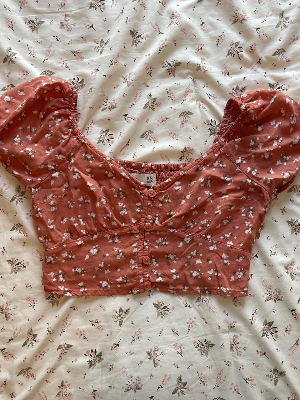 cute extra small Hollister crop top puff... - Depop