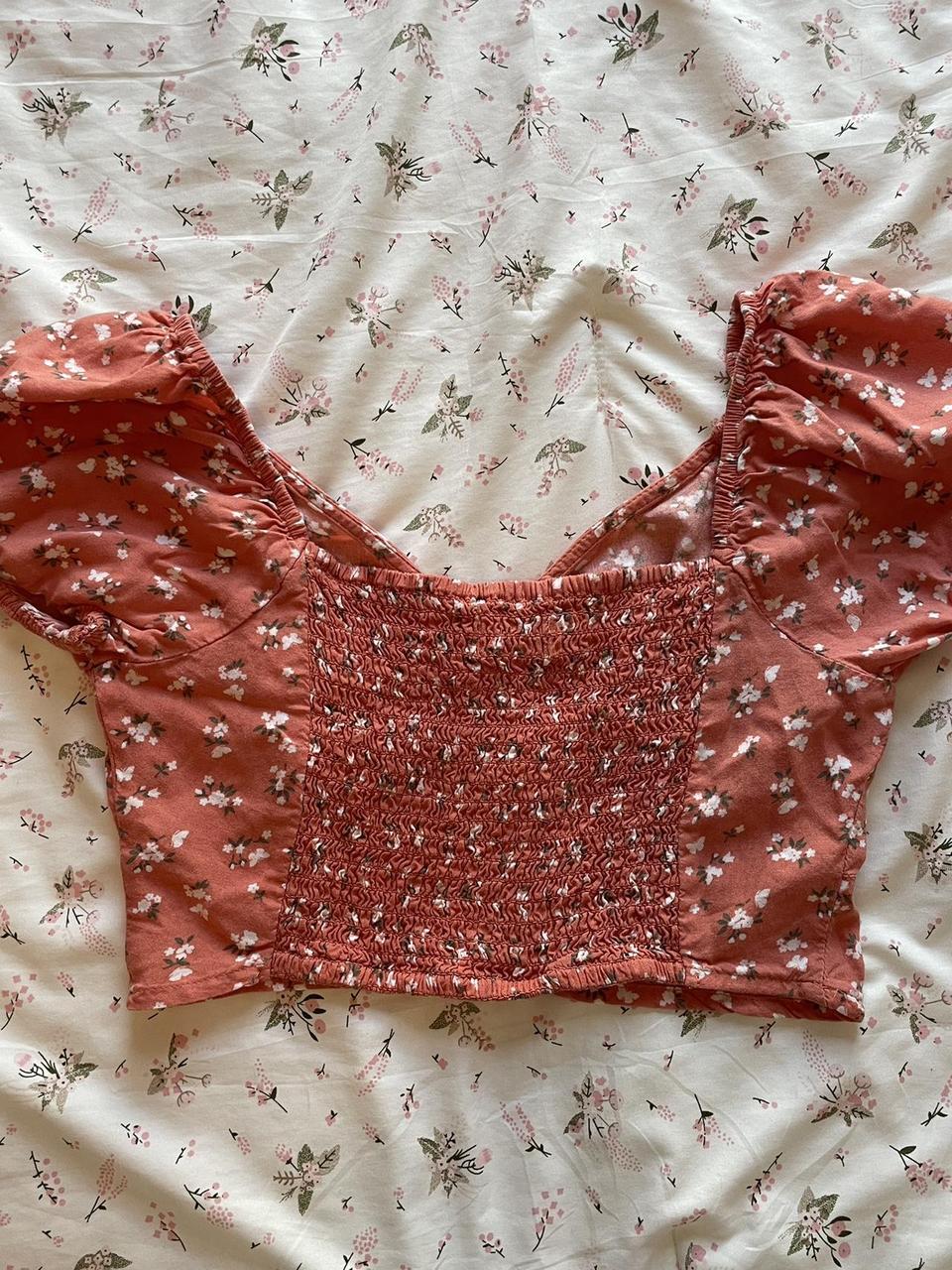 cute extra small Hollister crop top puff... - Depop