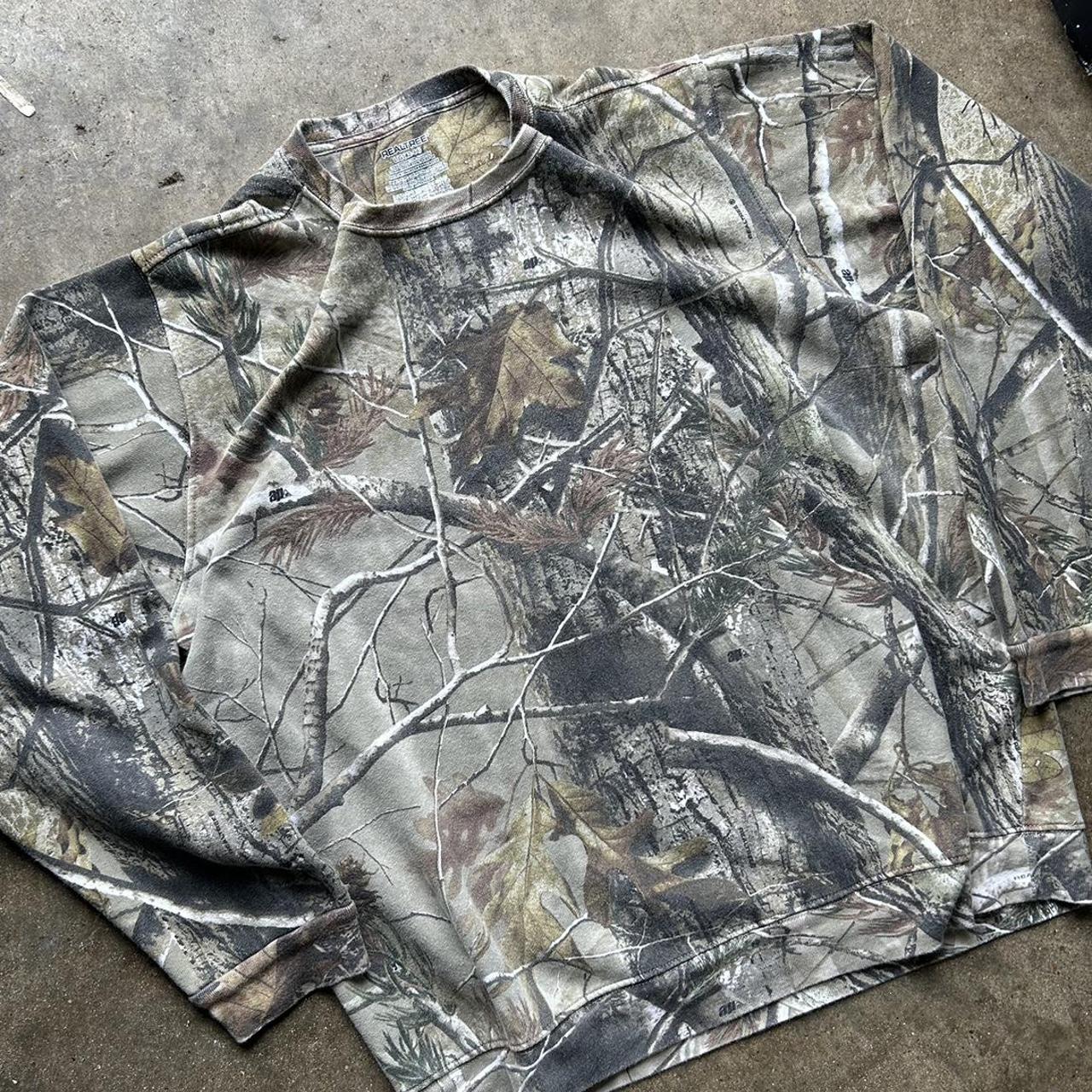 Super Clean Camo Realtree Crewneck Size Large SEND... | Depop