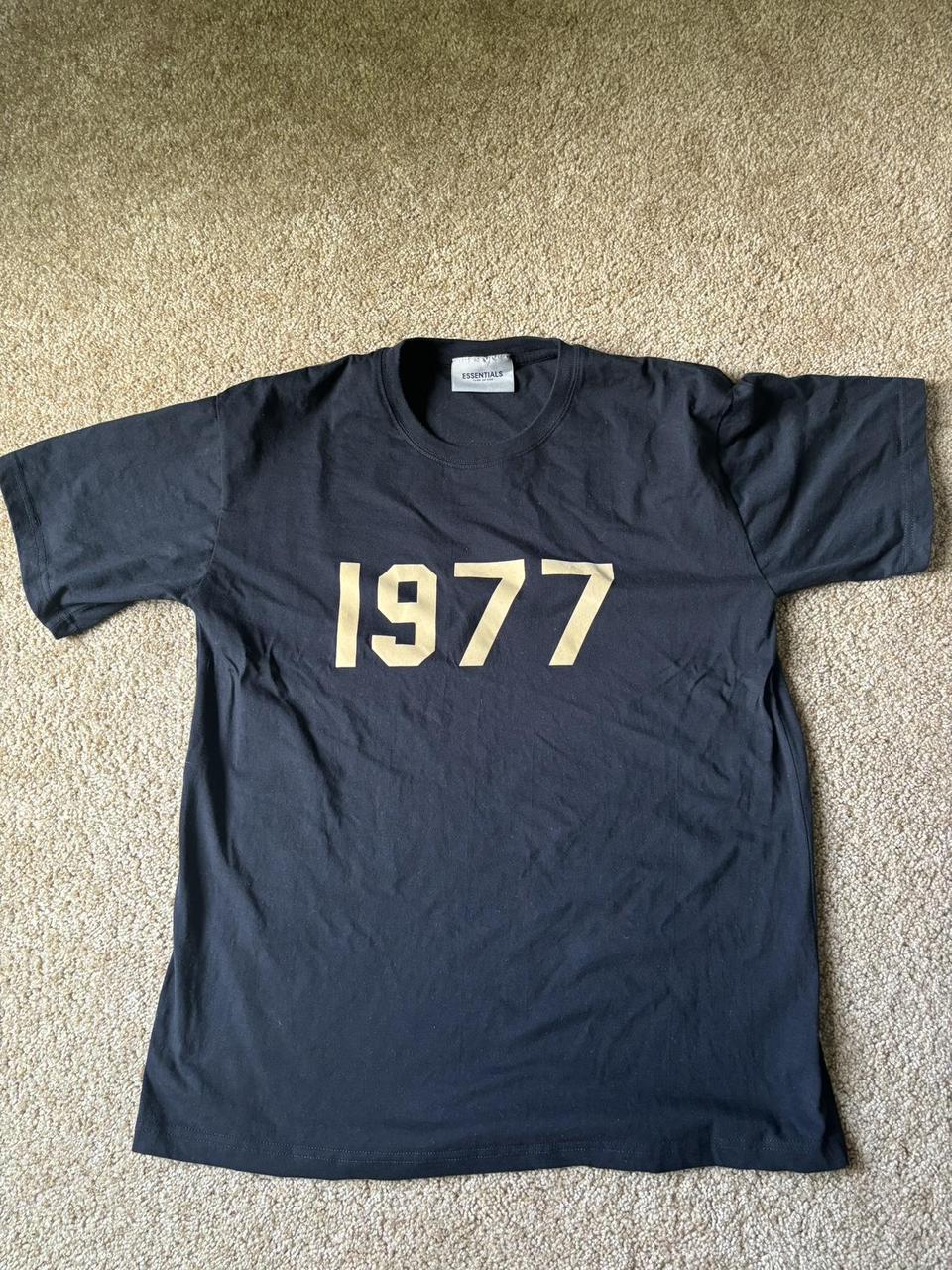 Men’s large 1977 essentials T shirt - Depop