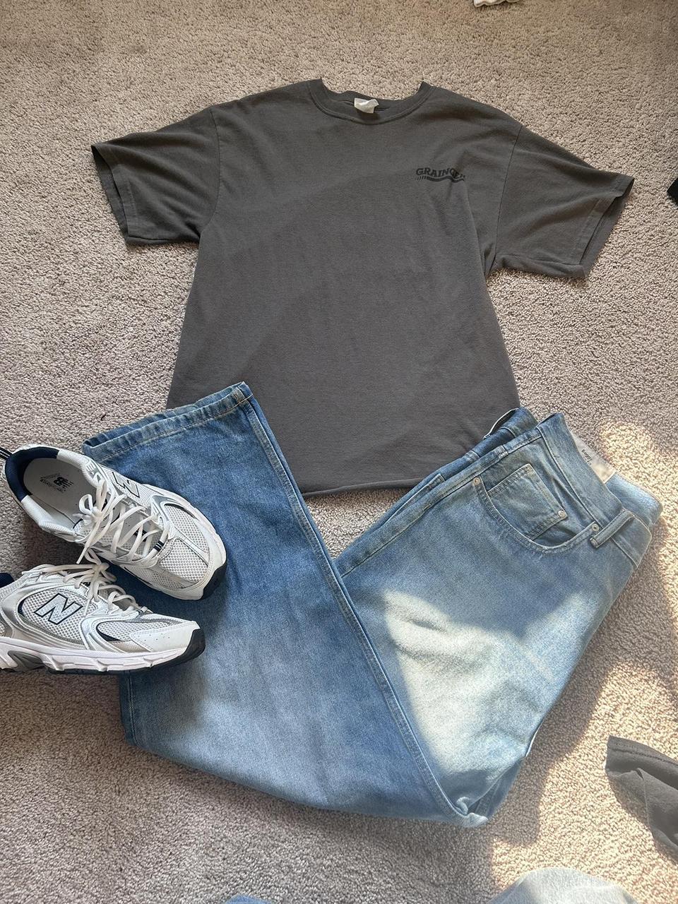 Grey cropped tee shirt Perfect fit Medium - Depop