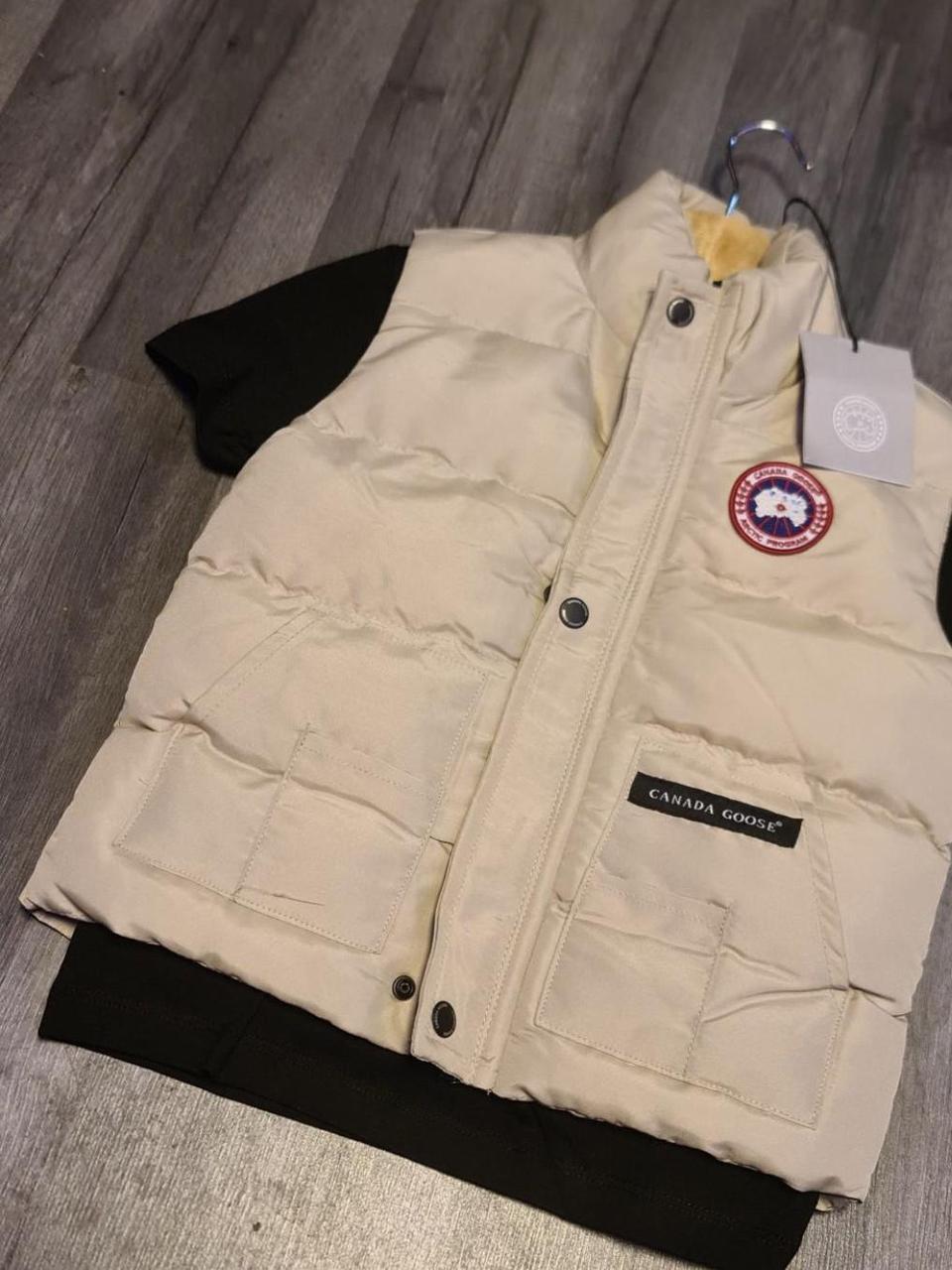 Canada goose gilet age 5 - 12 years brand new - Depop