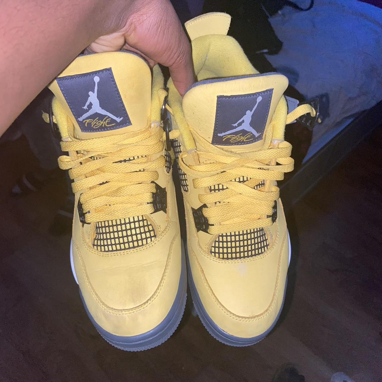 lighting 4s don’t fit anymore - Depop