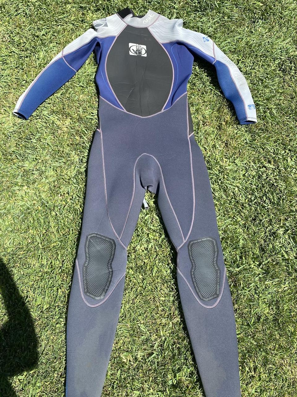 wetsuit from body glove no tears or holes MS - Depop