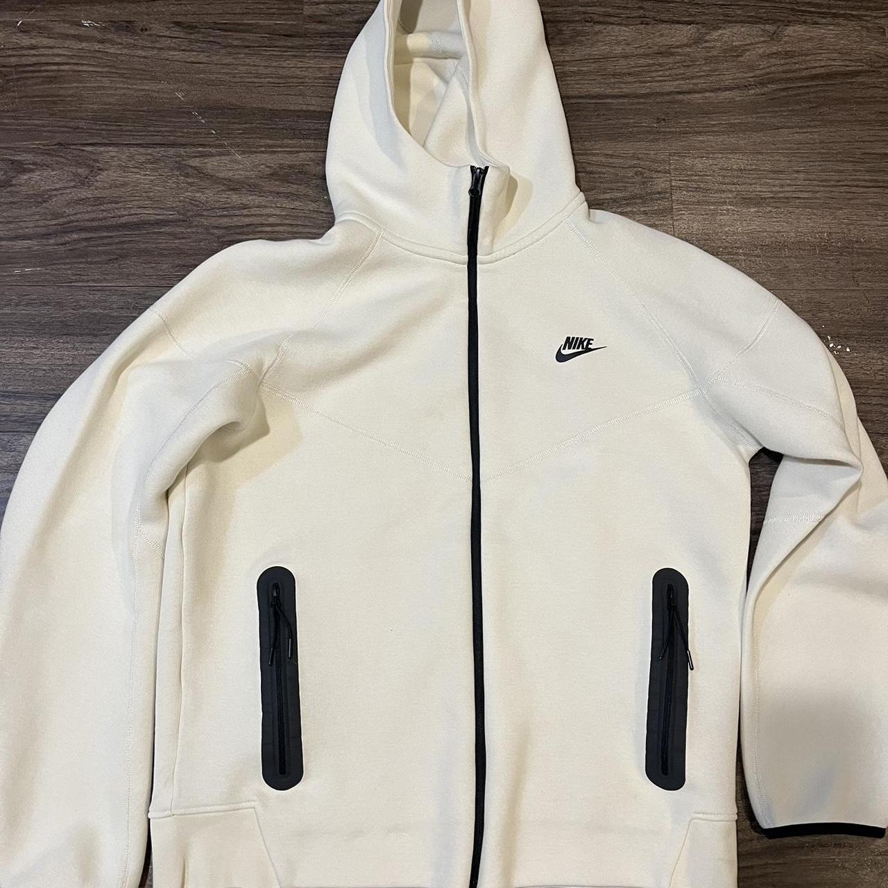 Cream nike tech like new - Depop