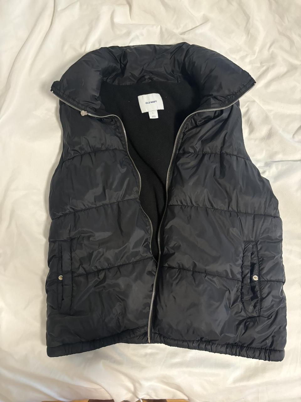 Large Black old navy puffer vest - Depop