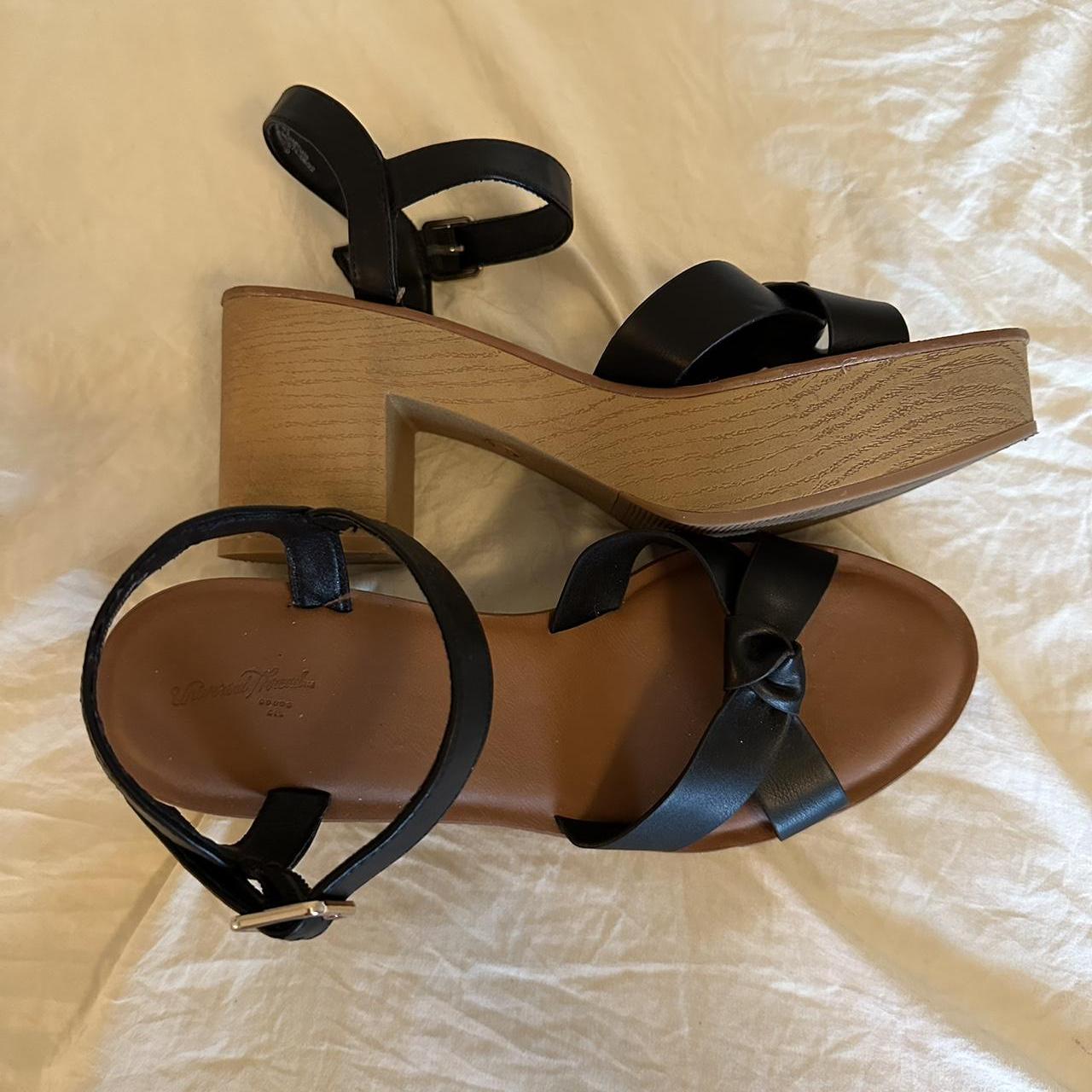 Target Universal Thread platform sandals in tan &... - Depop