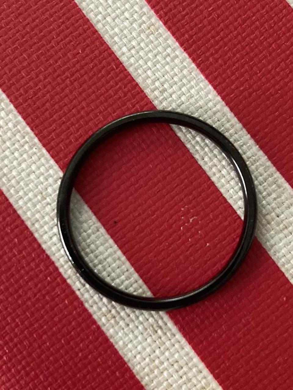 simple black ring fits a size 9/10 finger - Depop