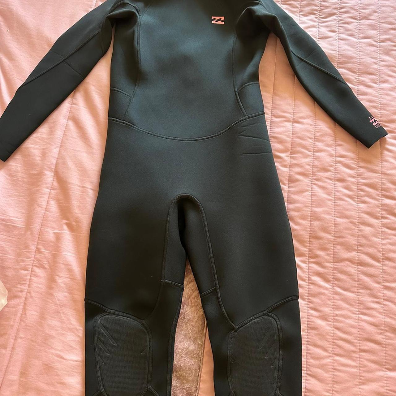 wetsuit 🏄‍♀️ - Depop