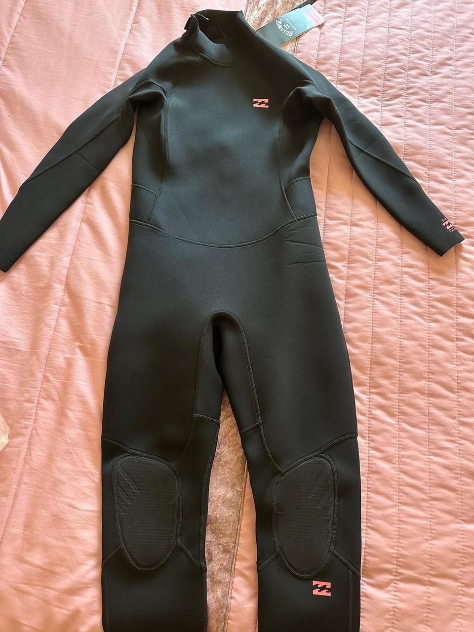 wetsuit 🏄‍♀️ - Depop