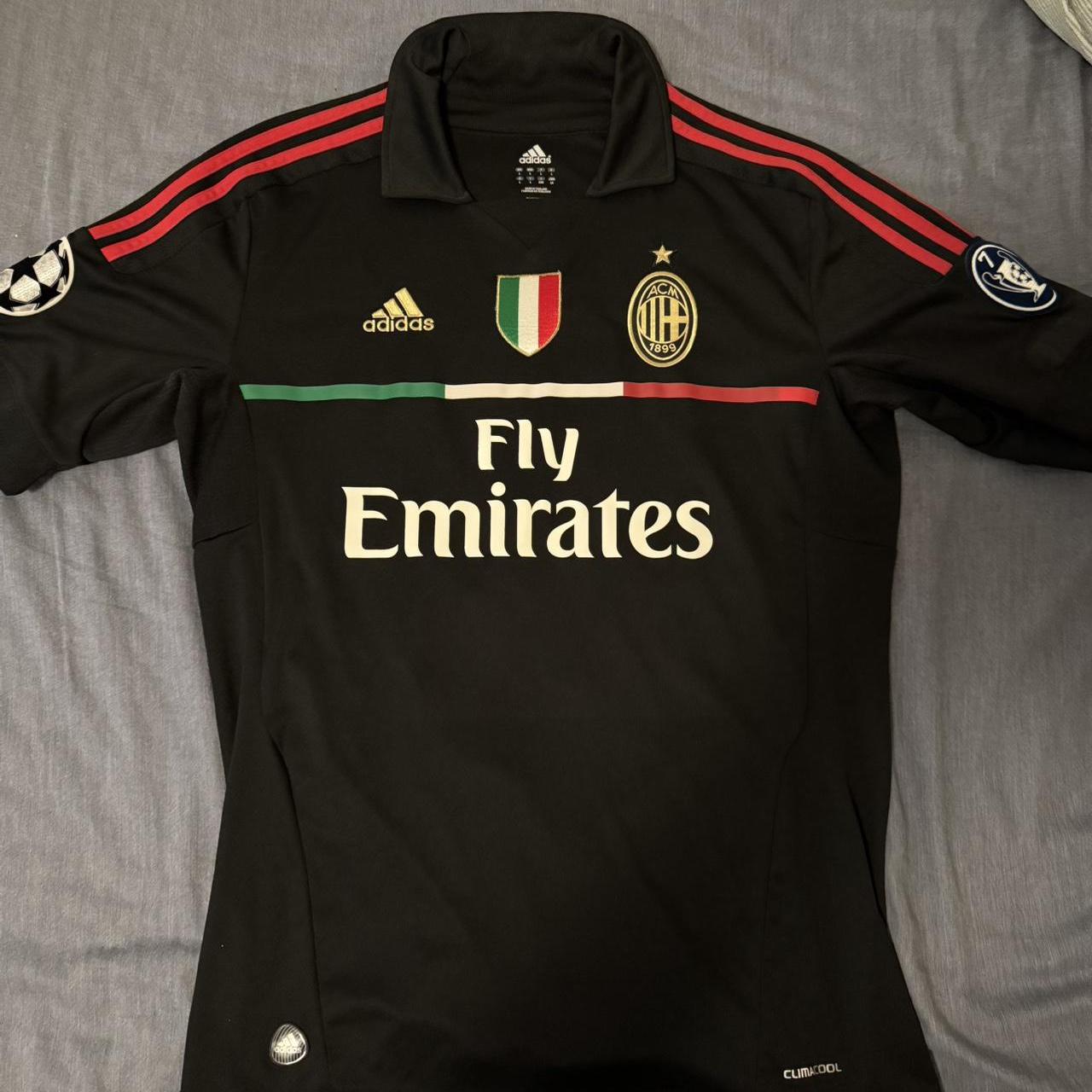 AC Milan Robinho 2011-12 third kit #ACMilan #Robinho... | Depop