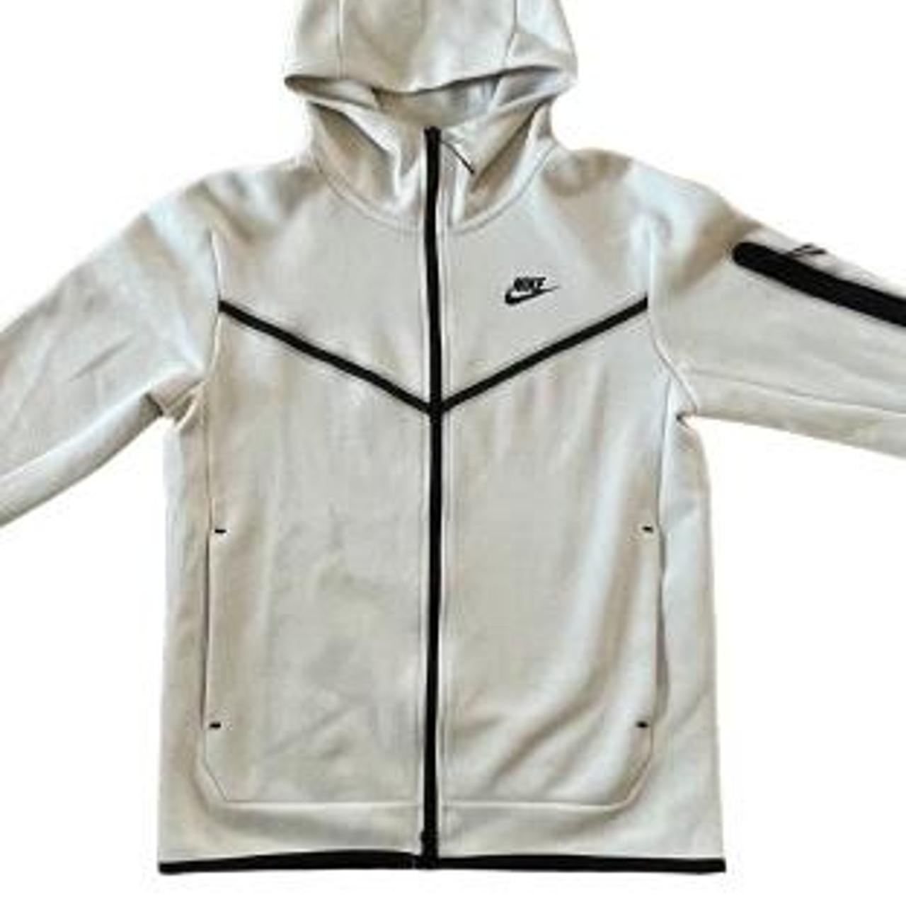 barely worn nike tech great condition - Depop