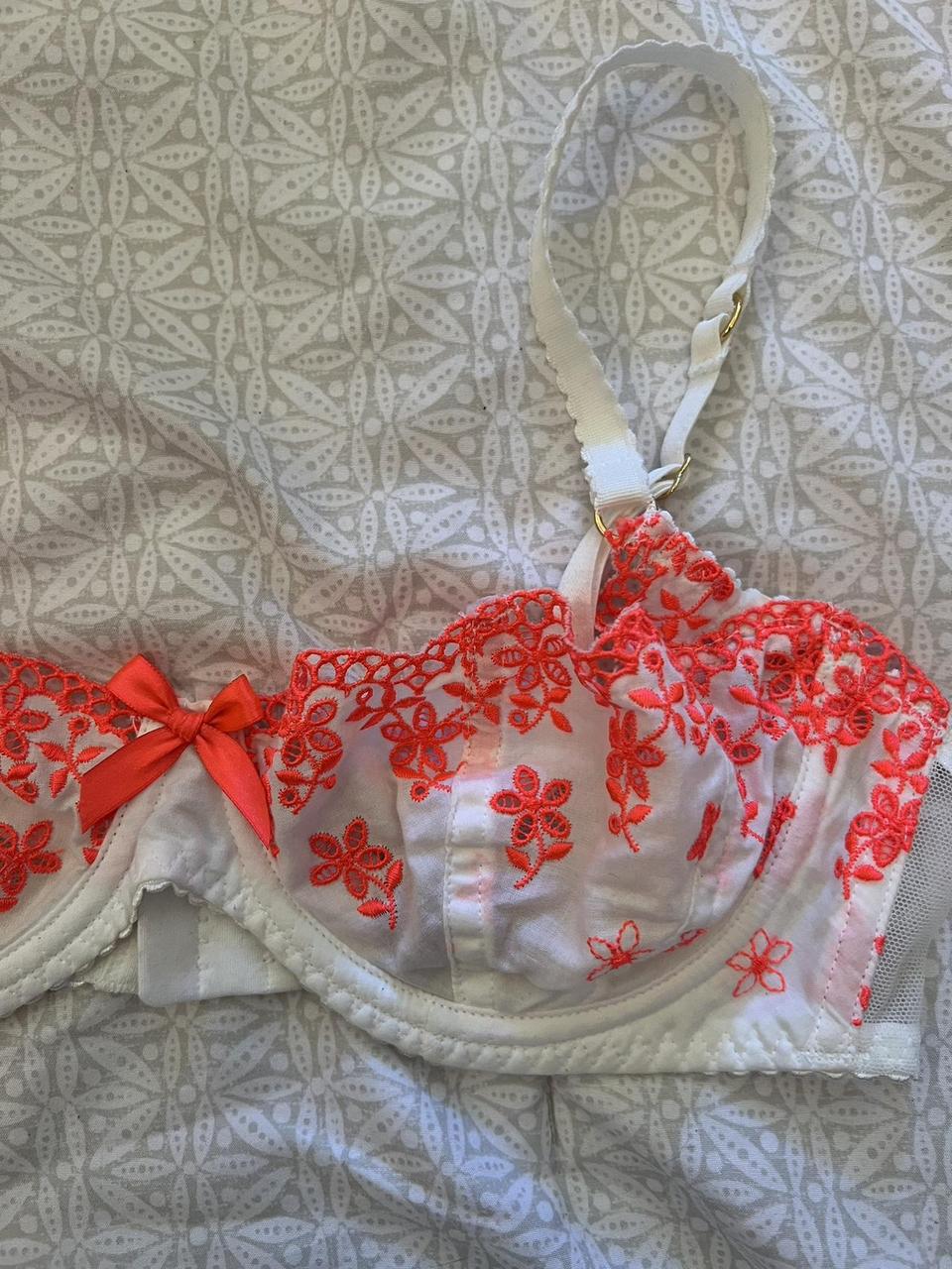 cute white bra w/ neon pink detailing - Depop