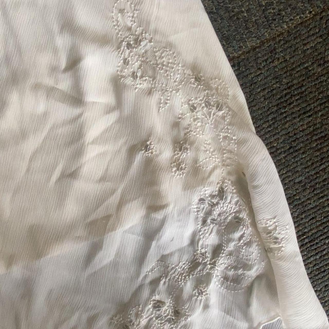 White low rise maxi skirt with pretty detailing x | Depop