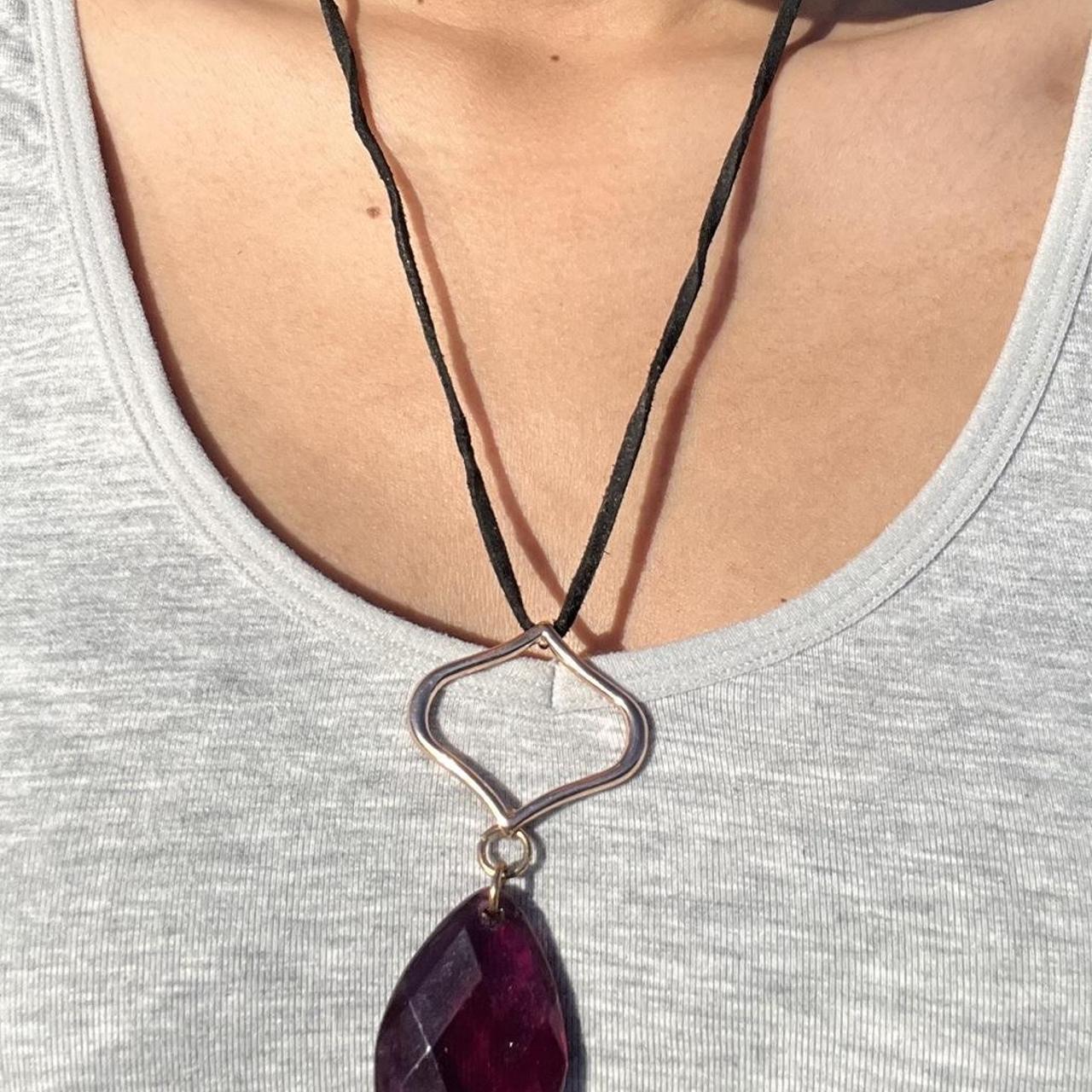 maroon crystal necklace very cute and chique - Depop